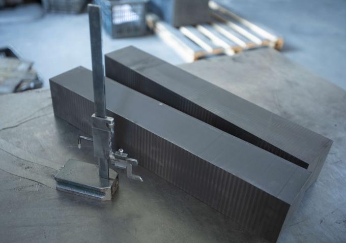 1.75 G/Cm3 High Temperature Vacuum Furnace Graphite CFC Box